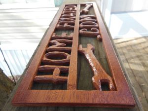 How to make a 3D carved wooden sign - an easy woodworking project.